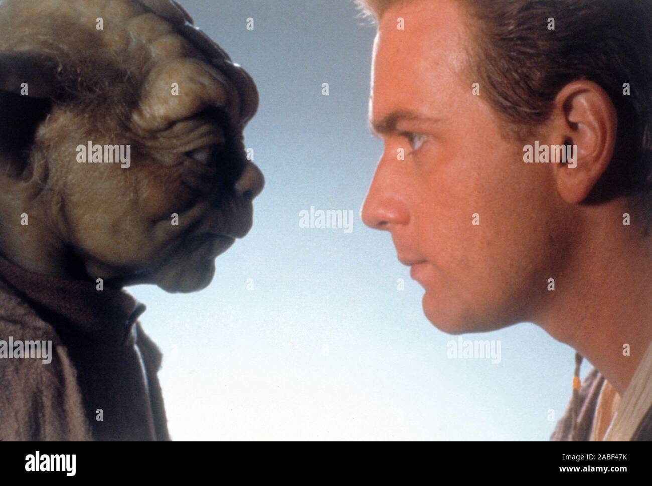 STAR WARS: Episode 1 - DIE DUNKLE BEDROHUNG, l-r: Yoda (von Frank Oz ...