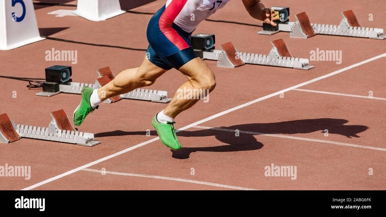 Sprint start running track -Fotos und -Bildmaterial in hoher Auflösung ...