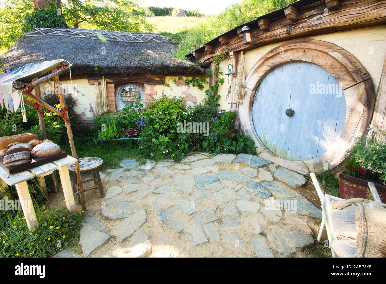 Hobbit dorf hobbiton -Fotos und -Bildmaterial in hoher Auflösung – Alamy