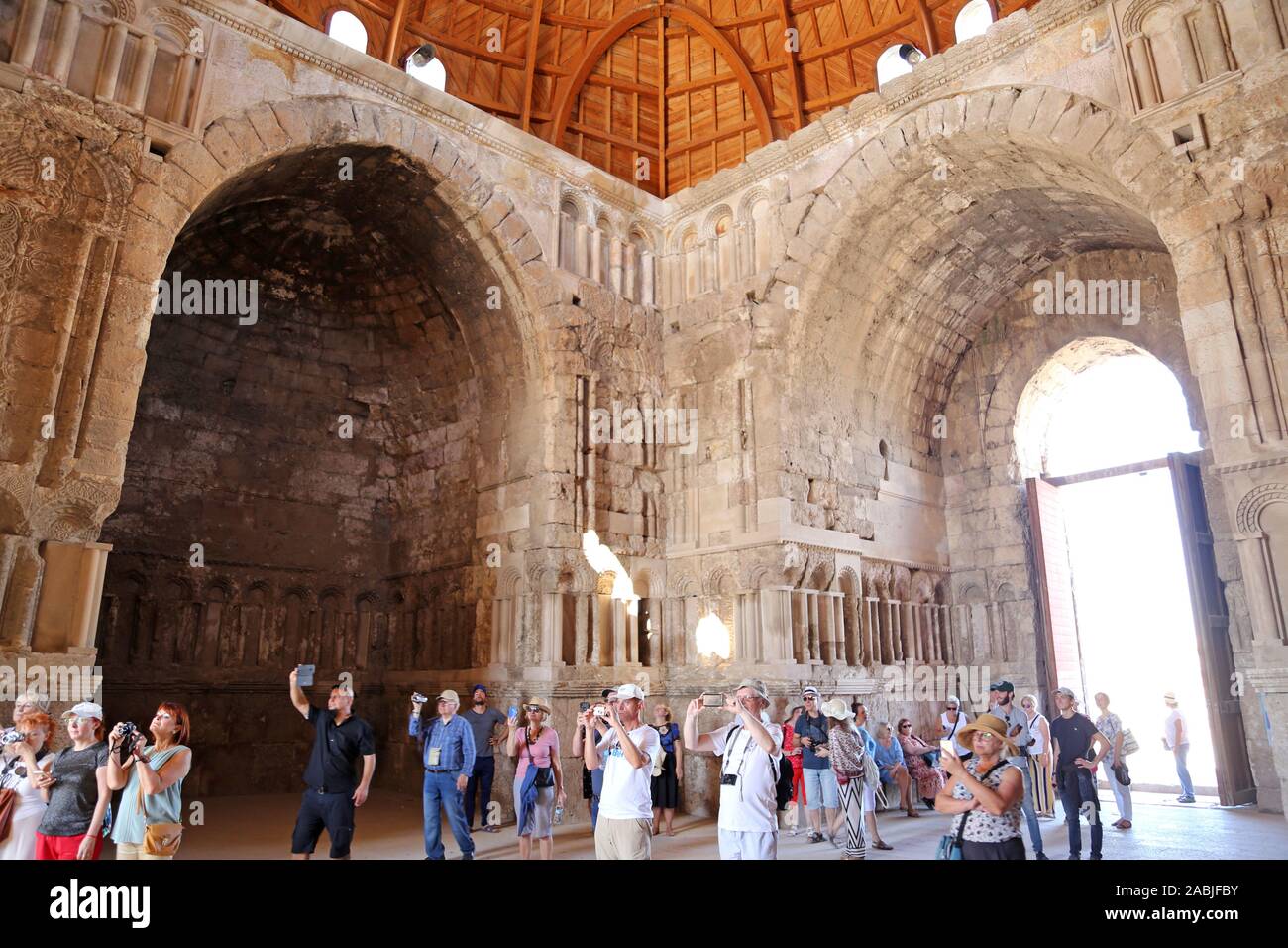 Ali bin al husayn straße -Fotos und -Bildmaterial in hoher Auflösung ...