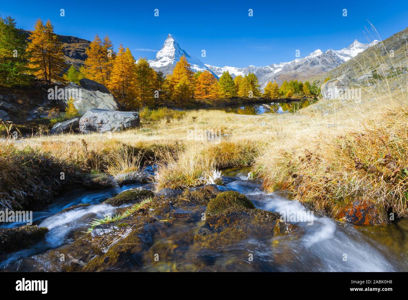 Matterhorn und grindjisee see im herbst -Fotos und -Bildmaterial in ...
