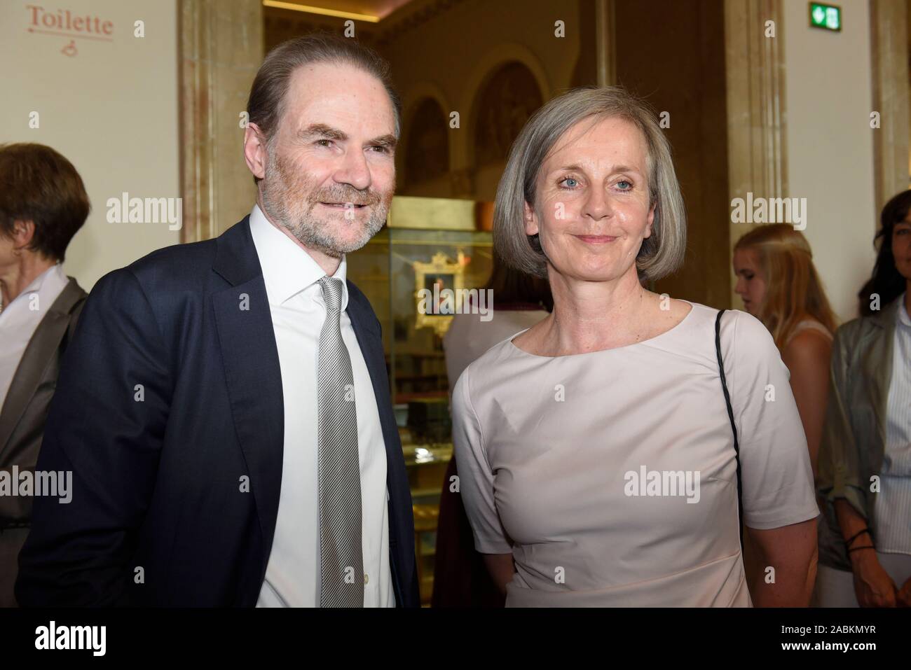 Akademischer Direktor Ursula Münch und Historiker Timothy Garton Ash ...