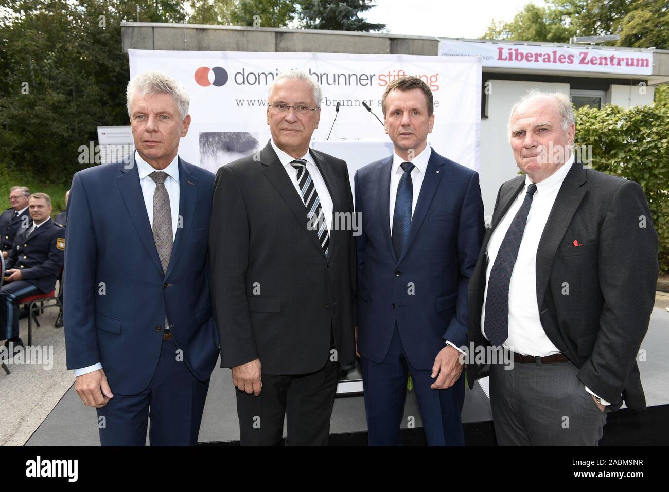 Von links nach rechts: Oberbürgermeister Dieter Reiter, Innenminister ...