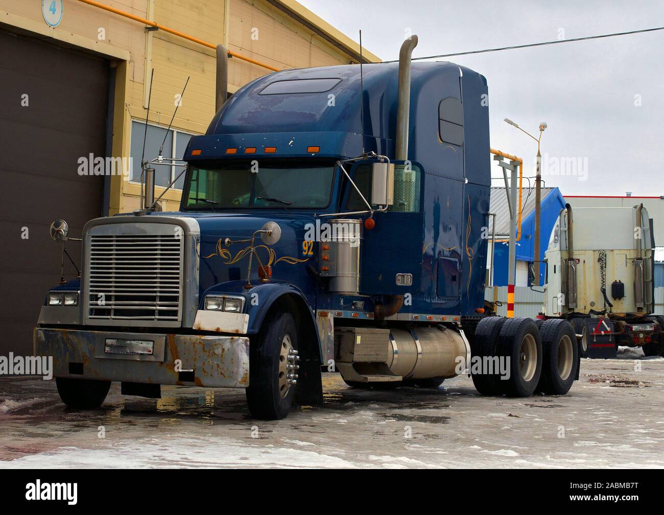 Zugmaschine lkws -Fotos und -Bildmaterial in hoher Auflösung – Alamy