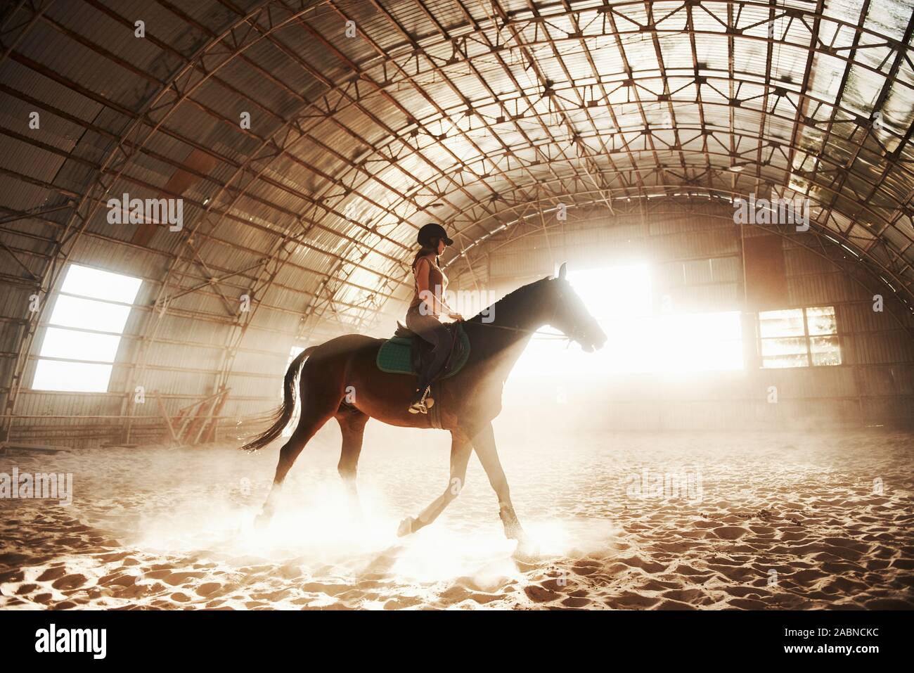 Mädchen Pferd Reiten Stockfotos und -bilder Kaufen - Alamy