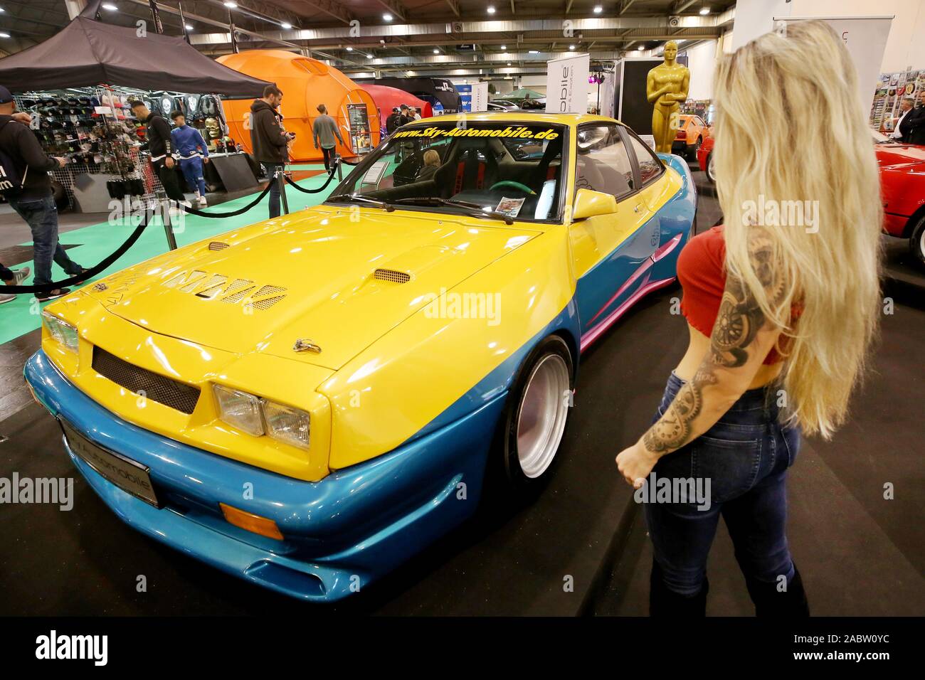 Essen, Deutschland. 29 Nov, 2019. Die originalen Opel Manta aus dem Film 'Manta Manta" mit Til ...