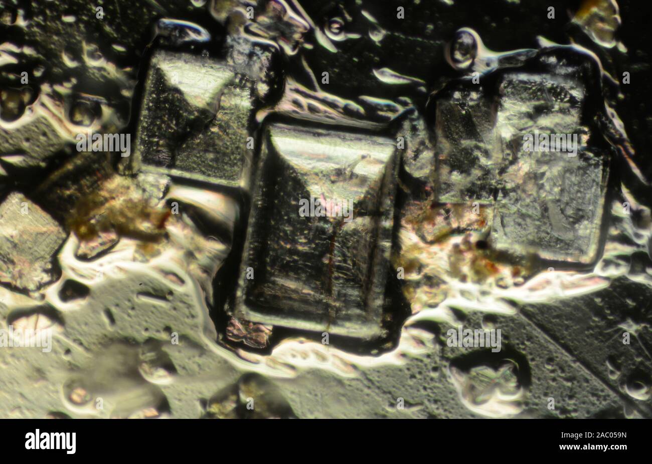 Salz ist ein Mineral, das hauptsächlich aus Natriumchlorid (NaCl), eine ...