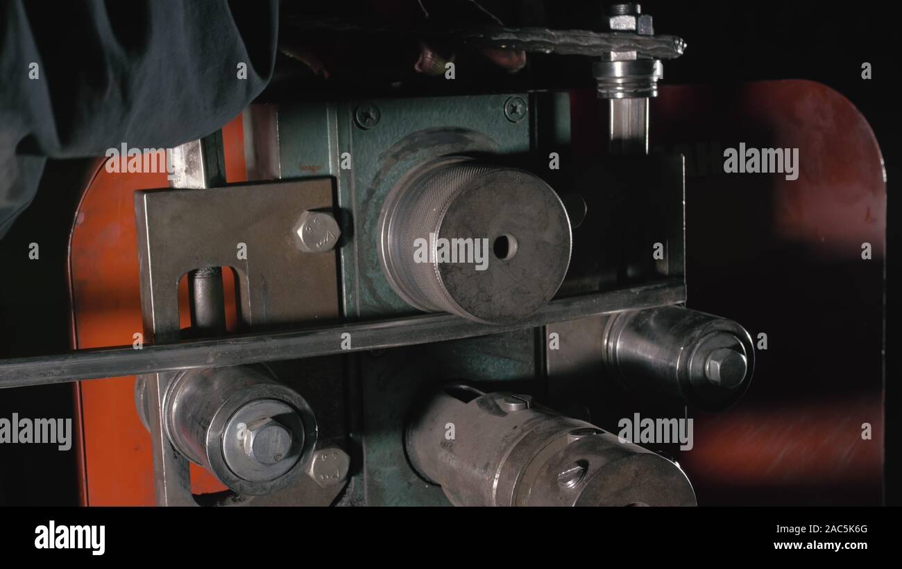 Schmiedewerkstatt auf dem Tisch. Schmiede manuelle Produktion ...