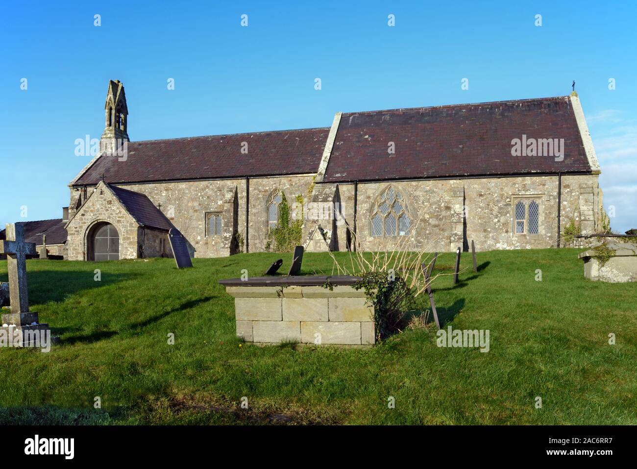 Kirche aus dem 12 und 13 jahrhundert -Fotos und -Bildmaterial in hoher ...