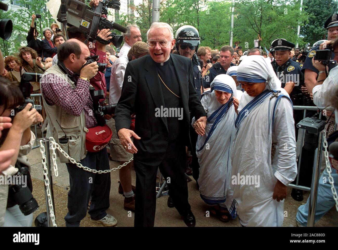Mutter Teresa von Erzbischof John donoghue von Atlanta Georgia führte ...
