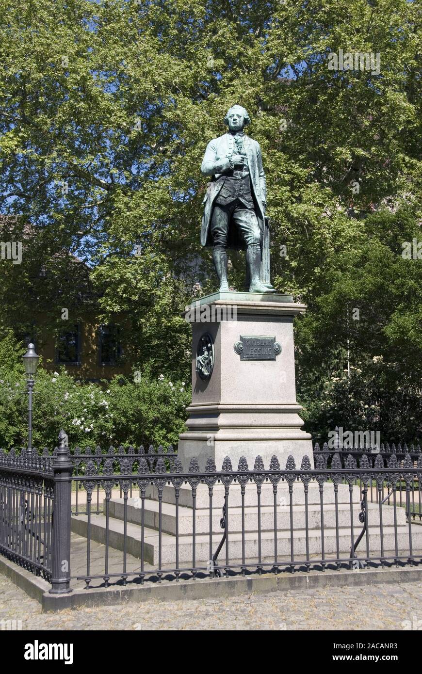 Lessing statue -Fotos und -Bildmaterial in hoher Auflösung – Alamy