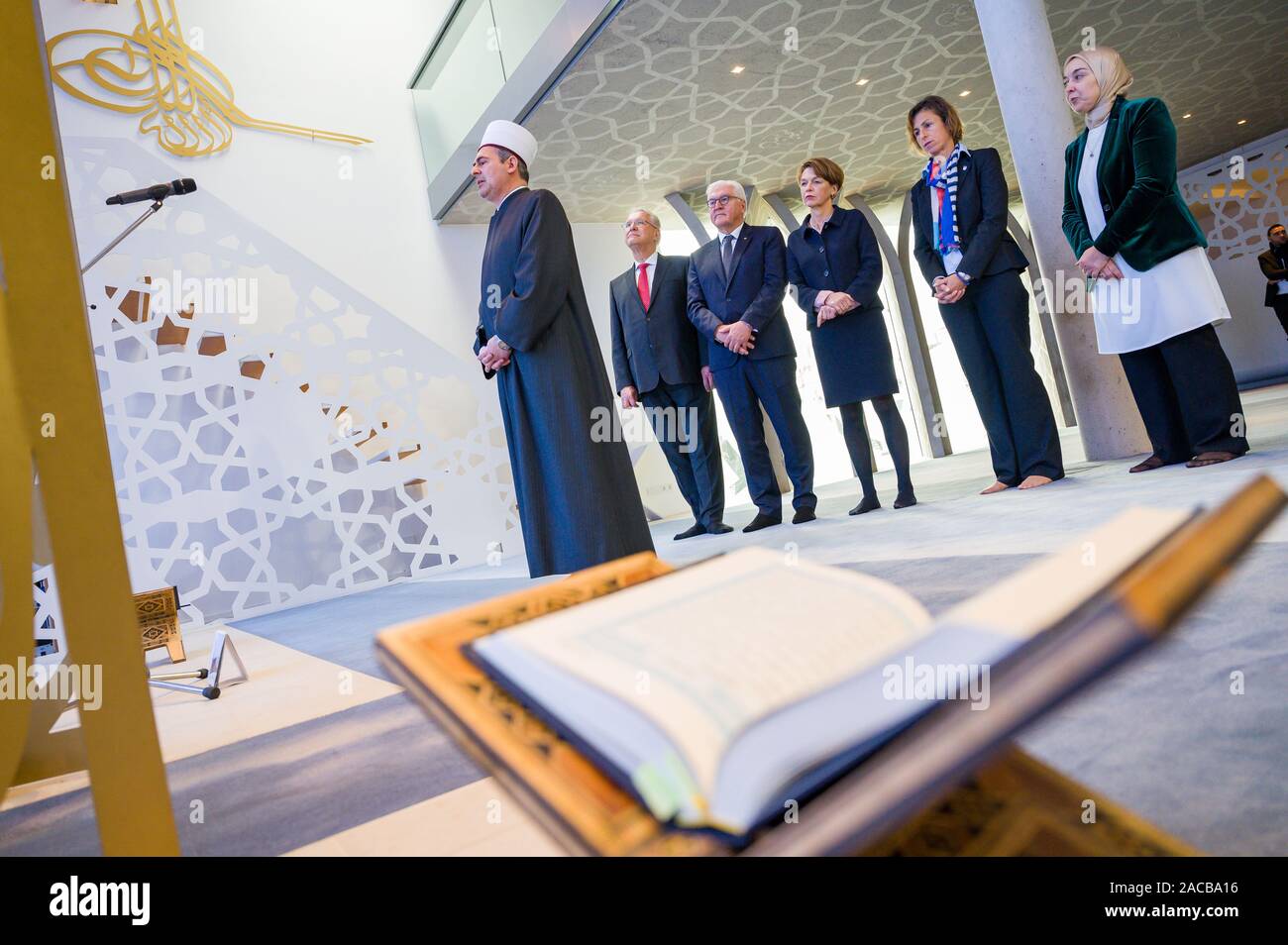 02. Dezember 2019, Bayern, Penzberg: Bundespräsident Dr. Frank-Walter ...
