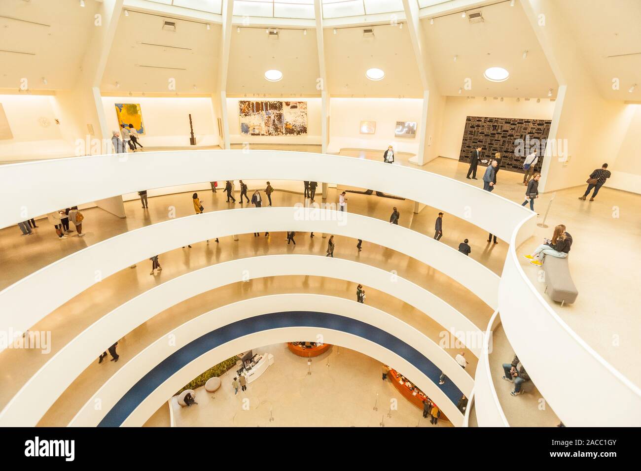 Guggenheim Atrium Stockfotos und -bilder Kaufen - Alamy