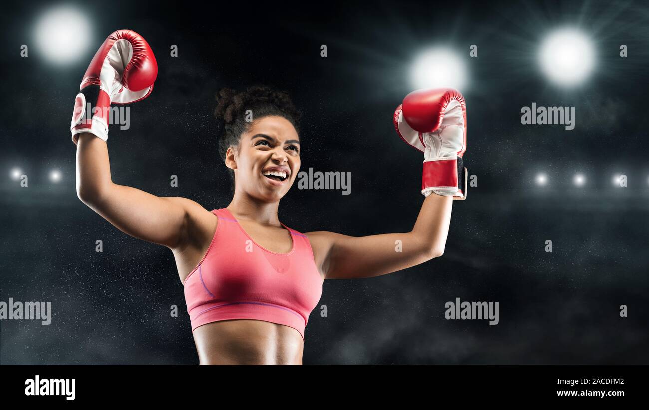 Boxing ring girl -Fotos und -Bildmaterial in hoher Auflösung – Alamy