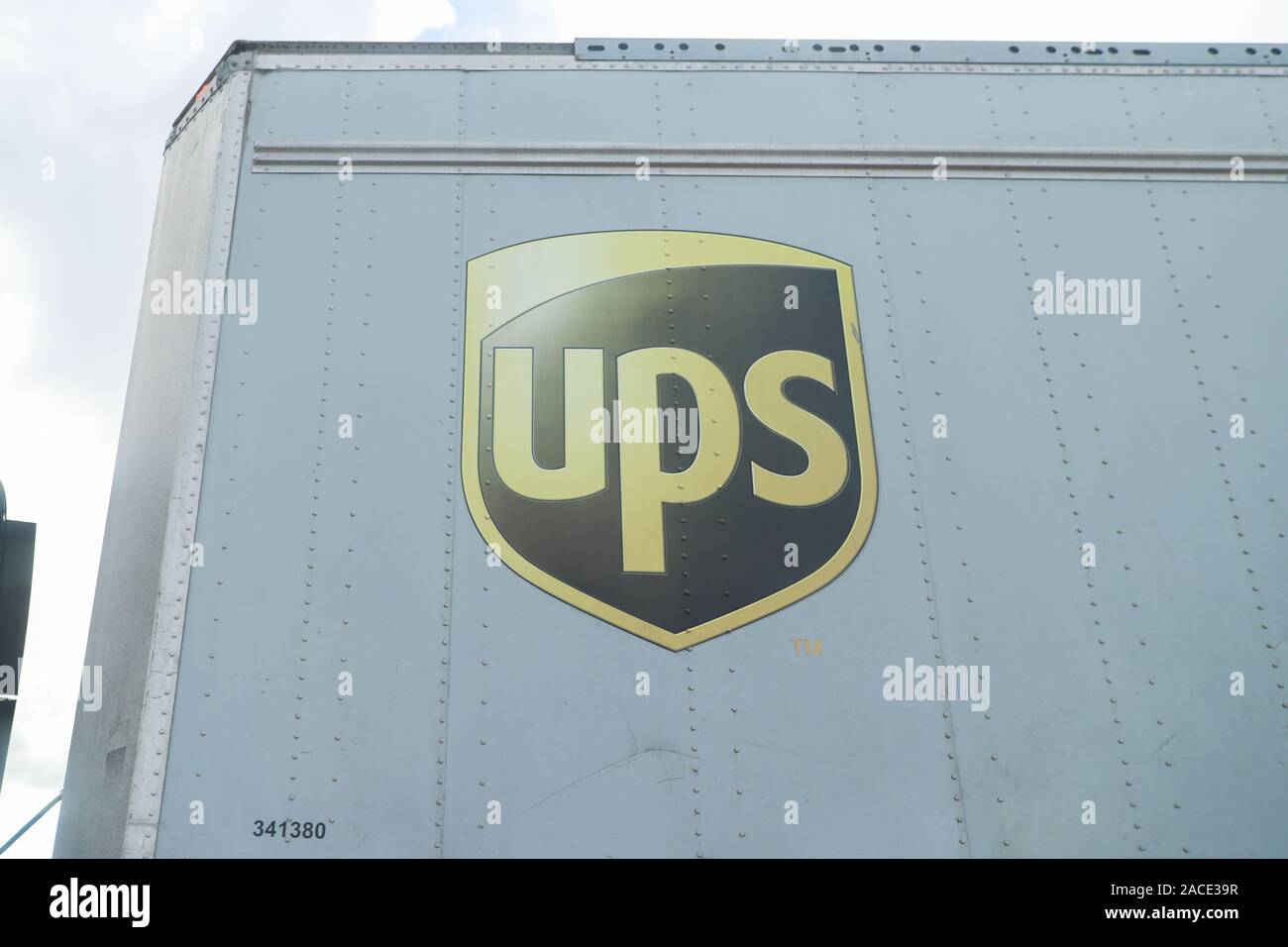 Ups lkw lkw vereinigter paketdienst -Fotos und -Bildmaterial in hoher ...