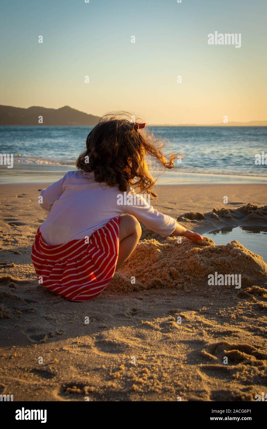 Sitzender Sand Stockfotos und -bilder Kaufen - Alamy