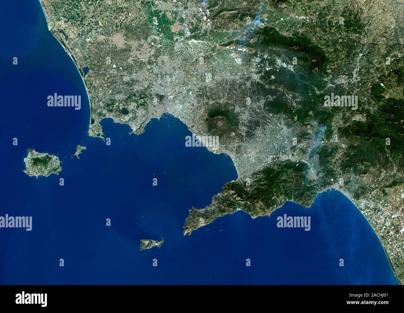 Golf von Neapel, Italien. True Color Landsat Satellitenbild der Golf ...