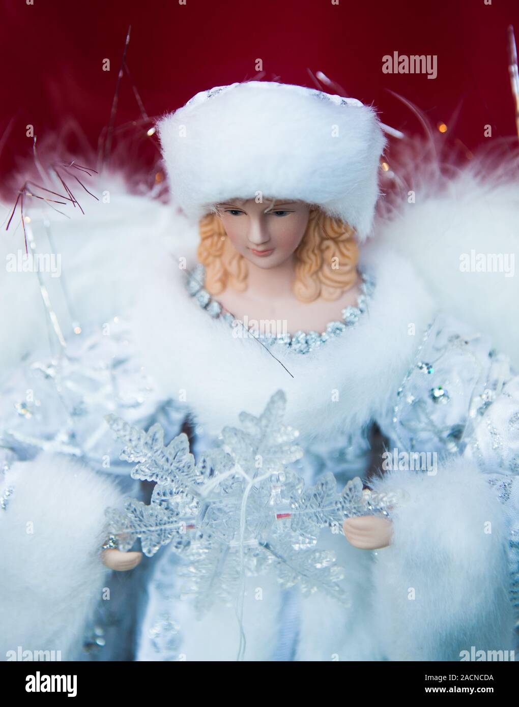 Kleiner weißer engel -Fotos und -Bildmaterial in hoher Auflösung – Alamy