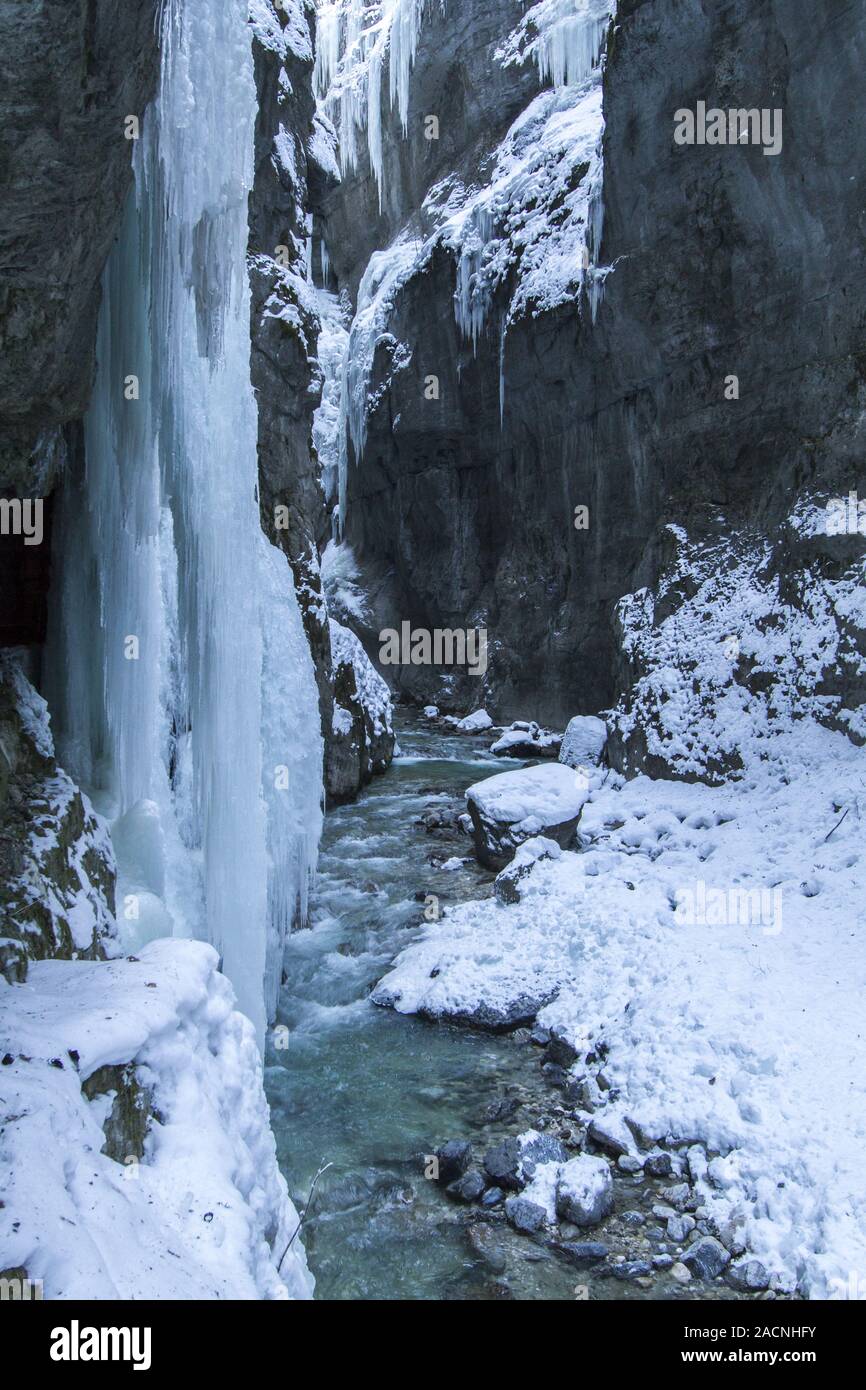 Partnachklamm in winter -Fotos und -Bildmaterial in hoher Auflösung – Alamy