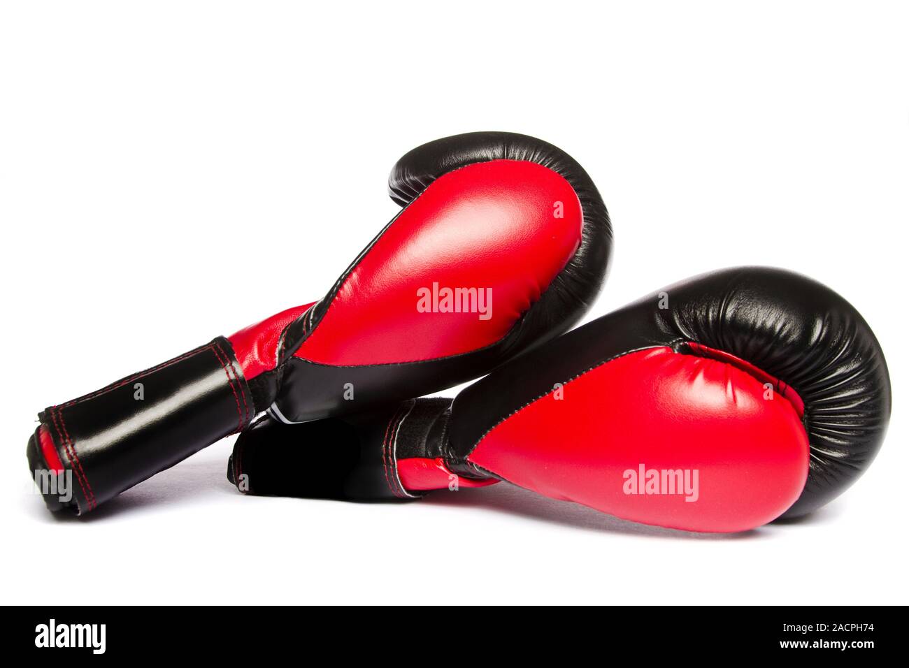 Red boxing gloves -Fotos und -Bildmaterial in hoher Auflösung – Alamy