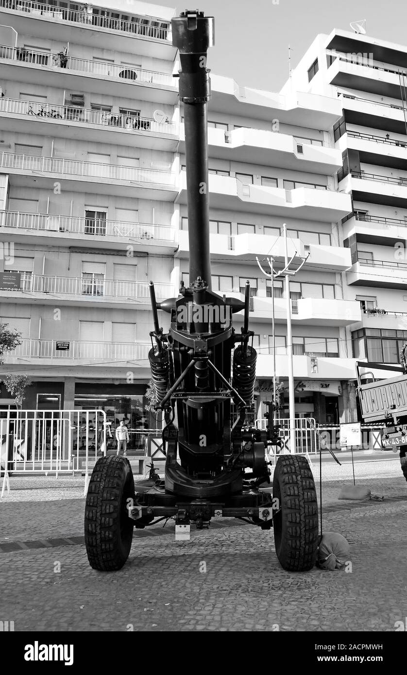 Armored howitzer -Fotos und -Bildmaterial in hoher Auflösung – Alamy