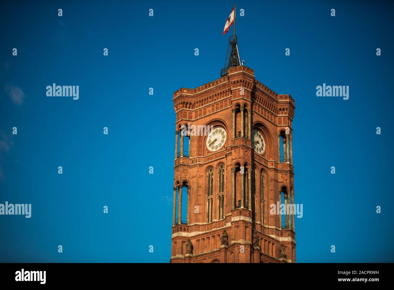 Red town -Fotos und -Bildmaterial in hoher Auflösung – Alamy