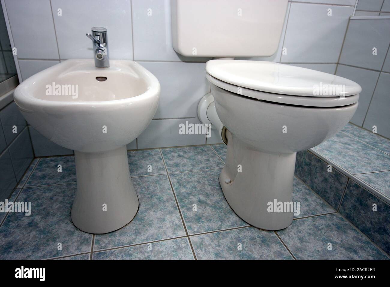 Bidet wc -Fotos und -Bildmaterial in hoher Auflösung – Alamy