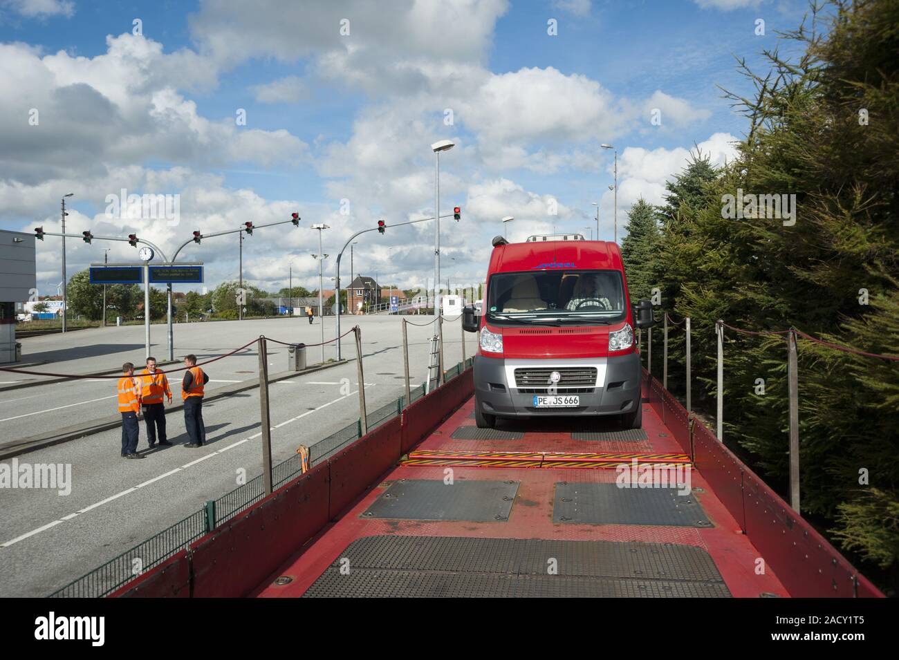 Autozug -Fotos und -Bildmaterial in hoher Auflösung – Alamy