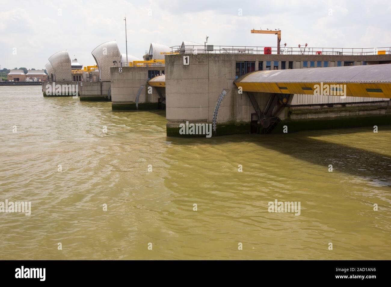 Die Thames Barrier auf der Themse in London. Es wurde die Hauptstadt ... Die Thames Barrier auf der Themse in London. Es wurde die Hauptstadt ...