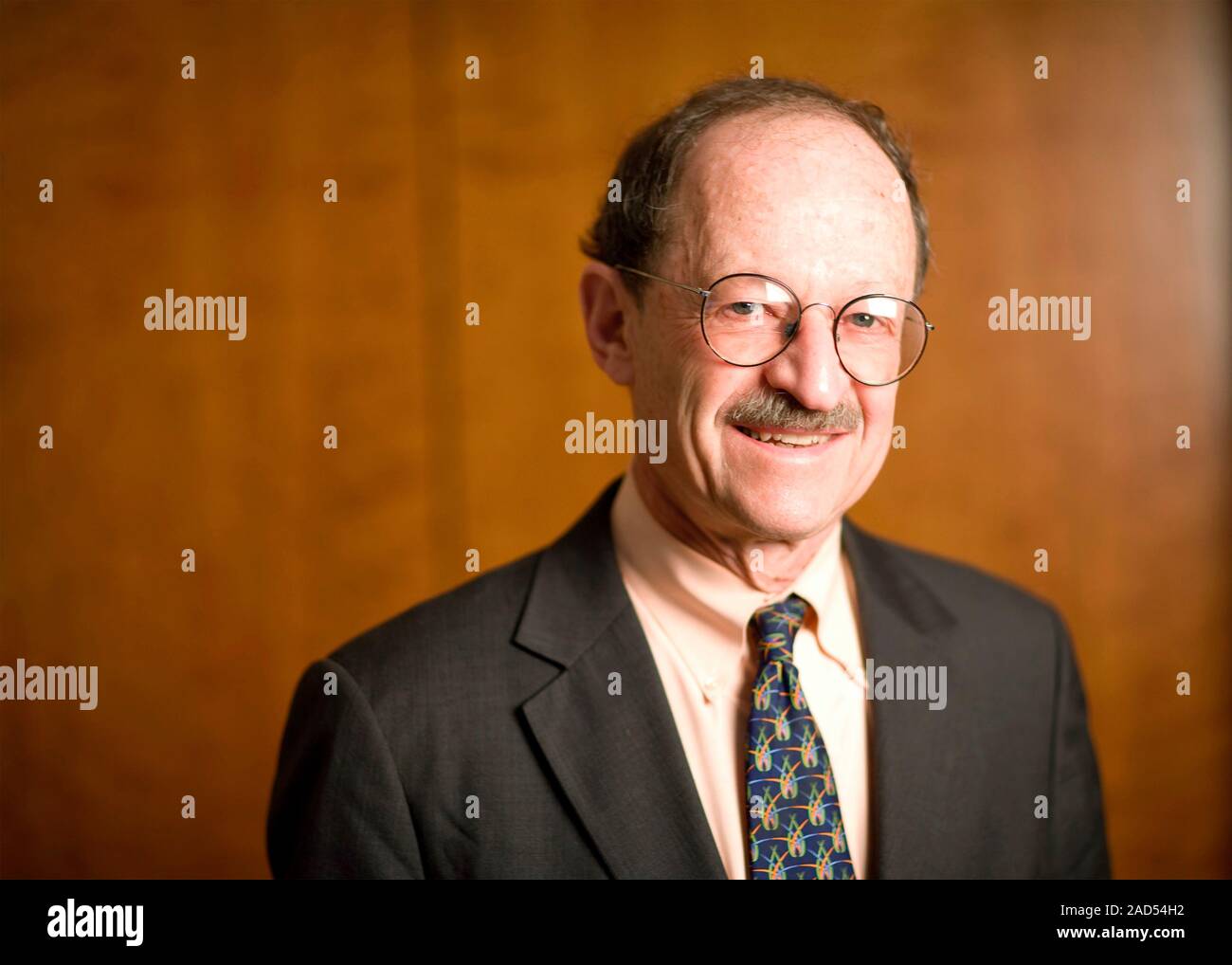 Elliot Harold Varmus (* 1939), US-medizinischer Forscher und ...