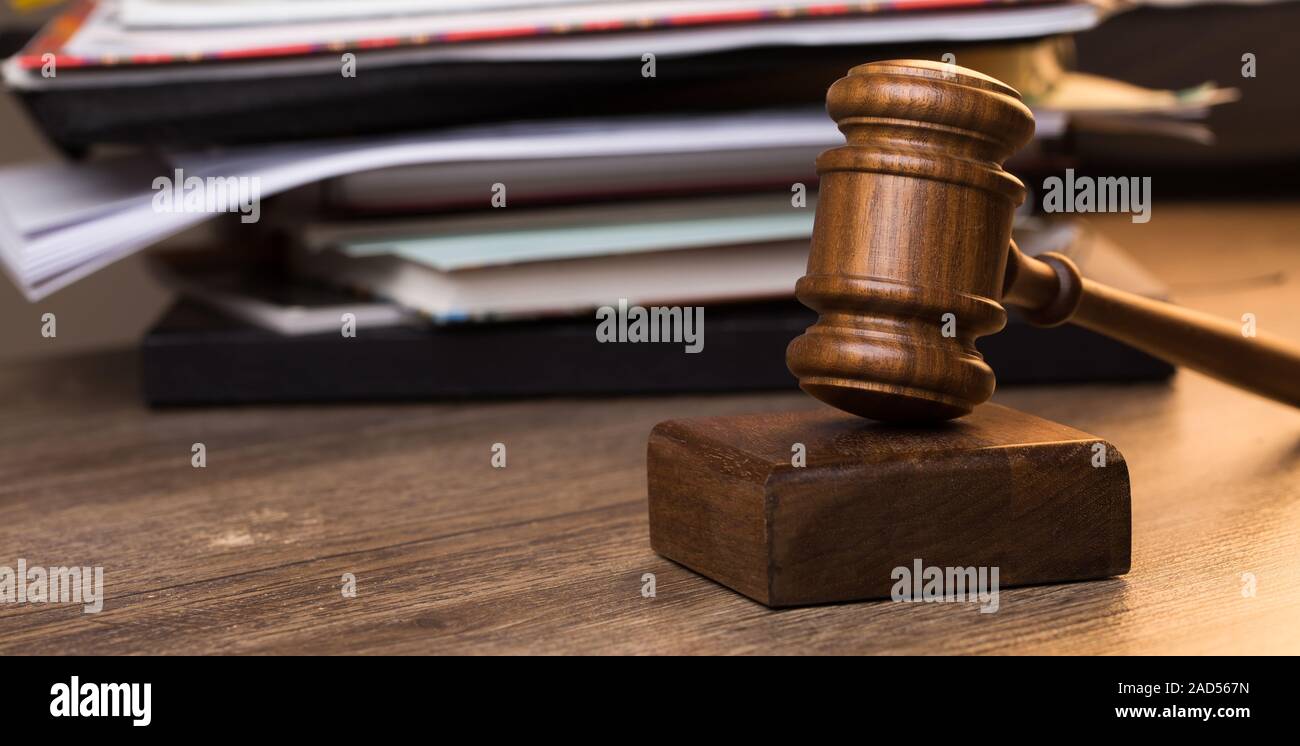 Hammer richter symbol -Fotos und -Bildmaterial in hoher Auflösung – Alamy