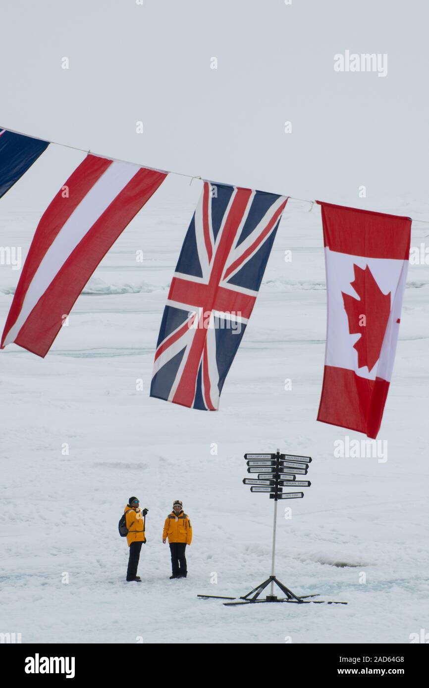 North pole flag arctic -Fotos und -Bildmaterial in hoher Auflösung – Alamy