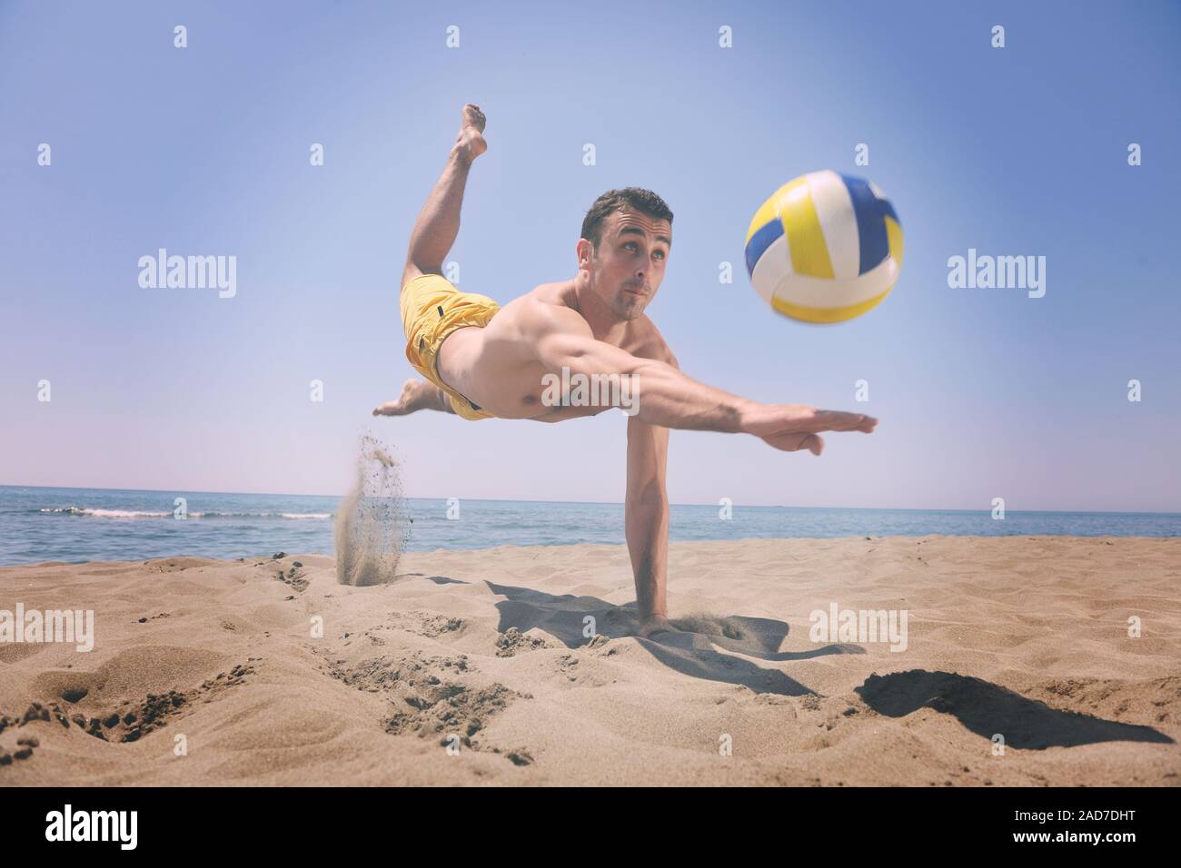 Beach volleyball spiel -Fotos und -Bildmaterial in hoher Auflösung – Alamy