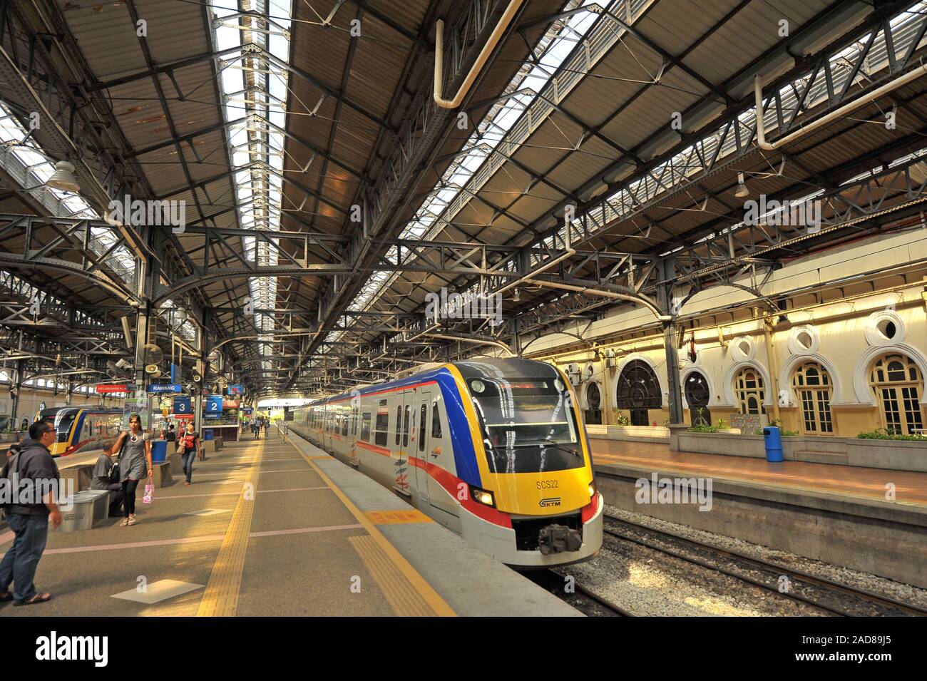 KTM Komuter besteht aus zwei Linien, Sentul-Port Klang und Rawang ...