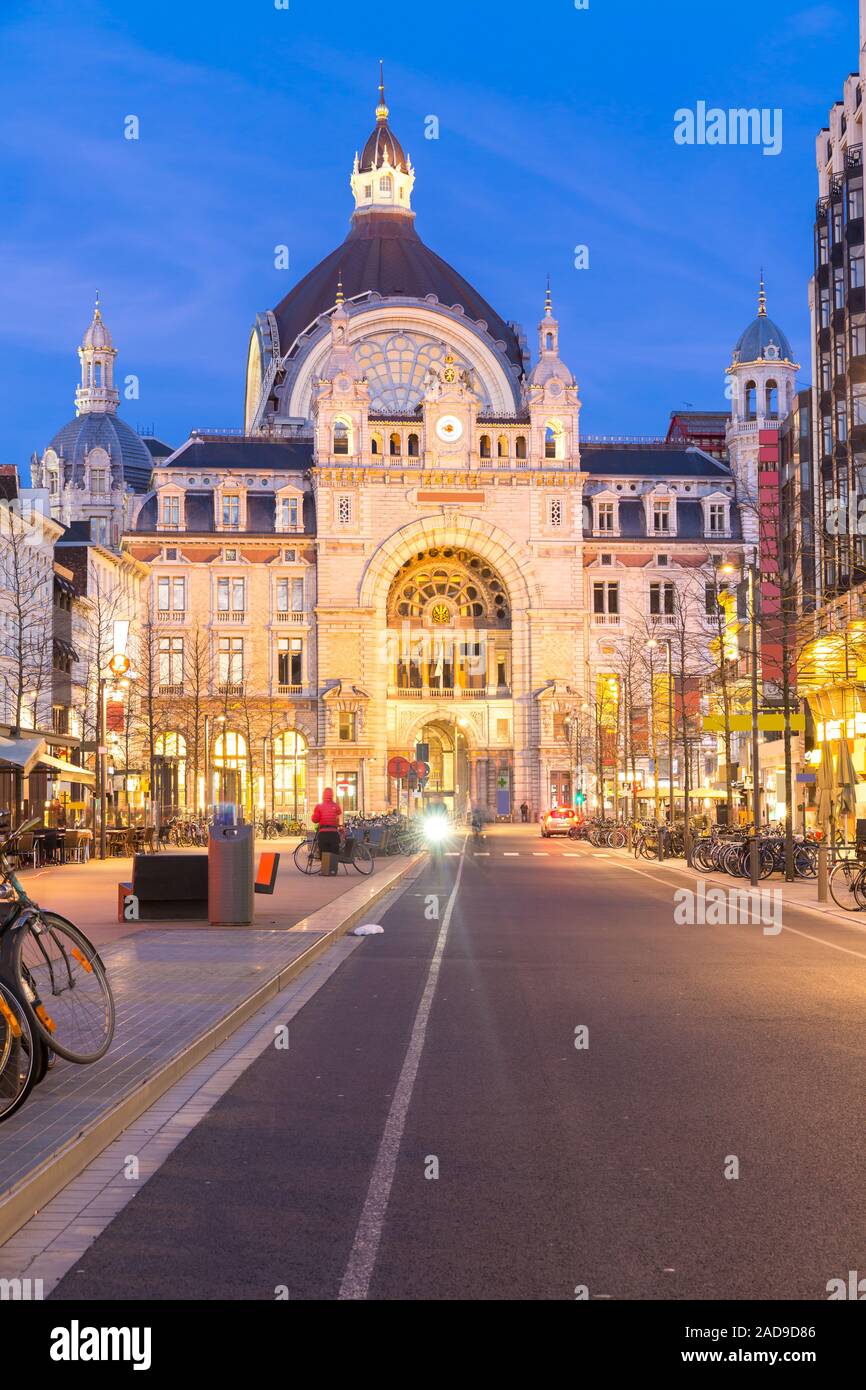 Antwerpen bahnhof -Fotos und -Bildmaterial in hoher Auflösung – Alamy
