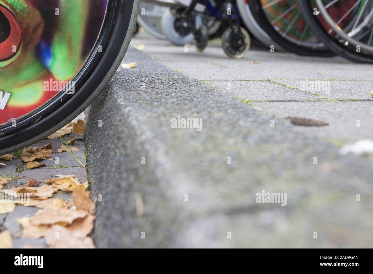 Menschen mit behinderung -Fotos und -Bildmaterial in hoher Auflösung ...