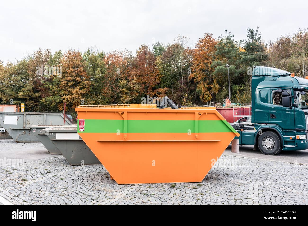Container lkw verladung -Fotos und -Bildmaterial in hoher Auflösung – Alamy