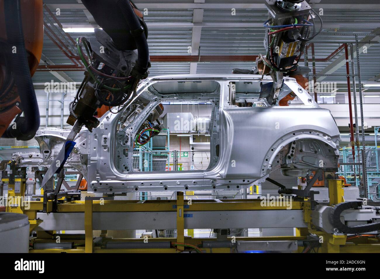 Mini Car Factory. Mini auf dem Roboter Montagelinie im BMW Werk Oxford ...