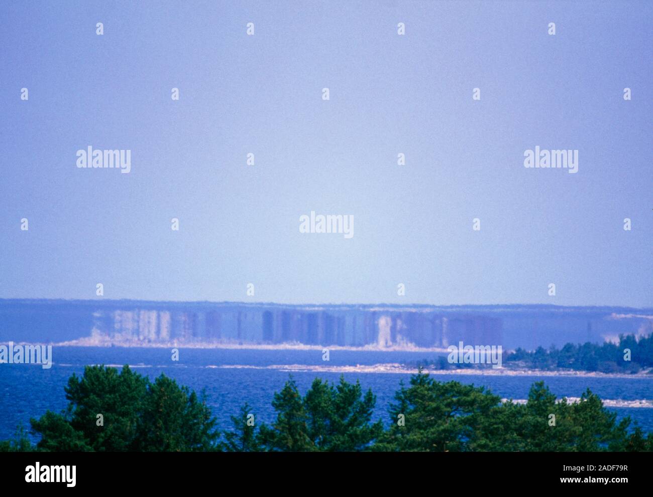 Fata Morgana Fata Morgana. Bild eines Superior mirage als Fata Morgana ... Fata Morgana Fata Morgana. Bild eines Superior mirage als Fata Morgana ...