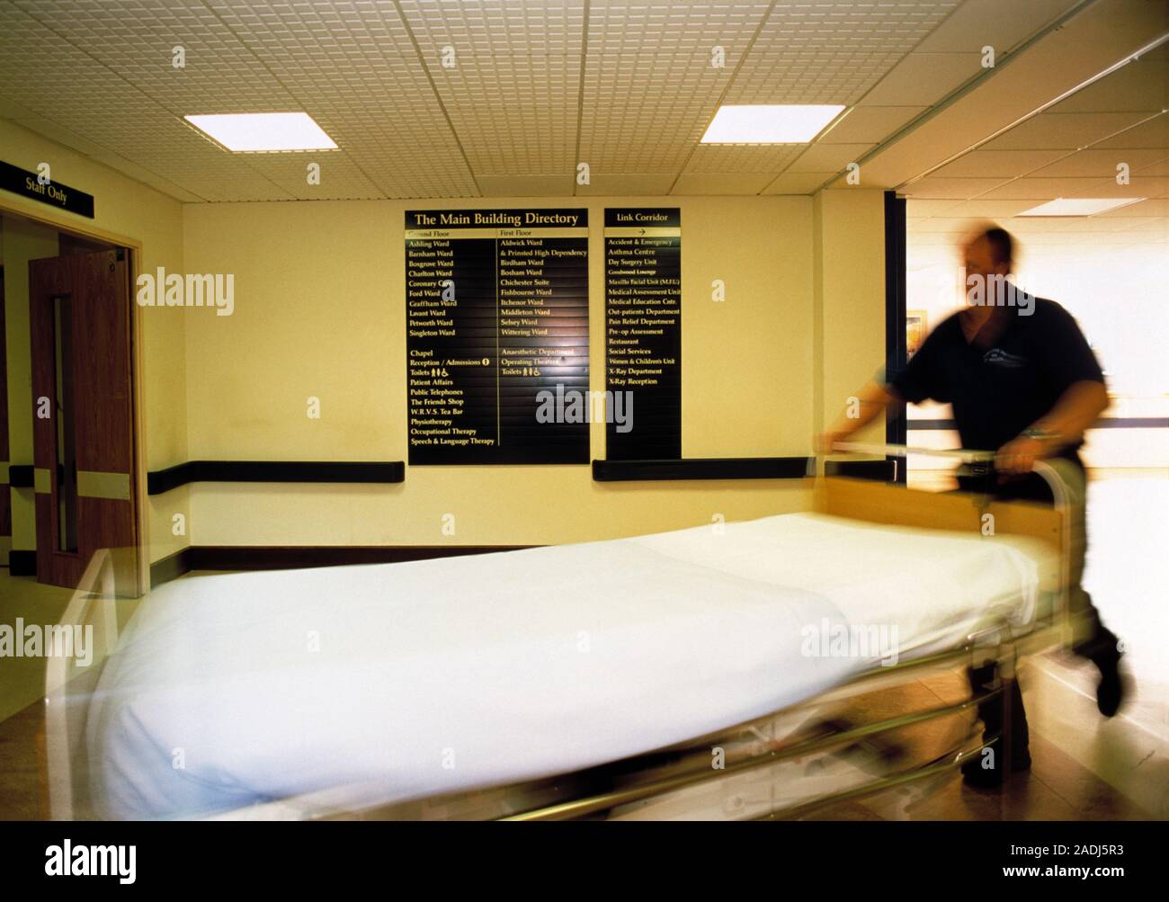 Krankenhaus Porter. - Aufnahme eines Krankenhauses porter Drücken ein ...