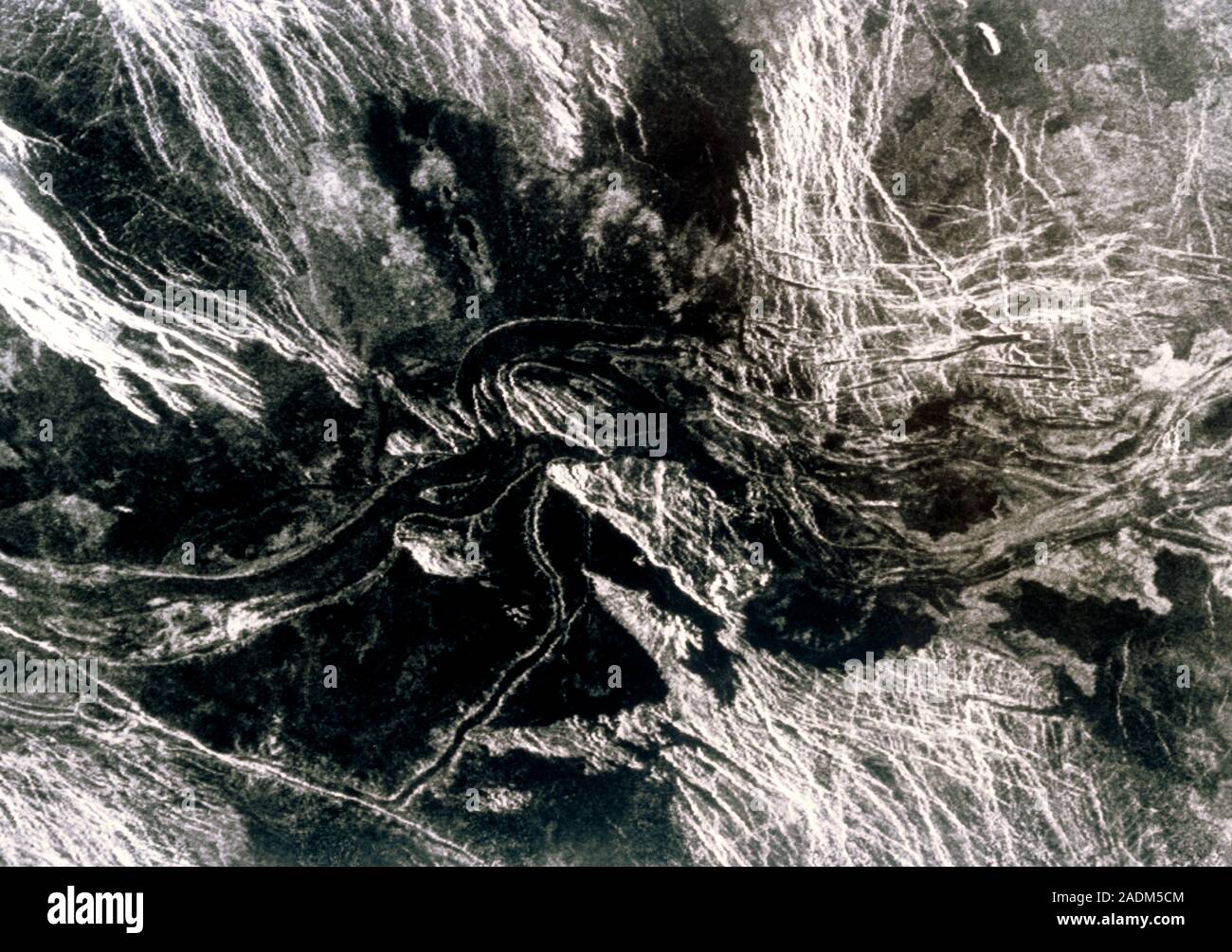 Ein lava-Kanal auf der Oberfläche der Venus, von der Magellan Radar ... Ein lava-Kanal auf der Oberfläche der Venus, von der Magellan Radar ...