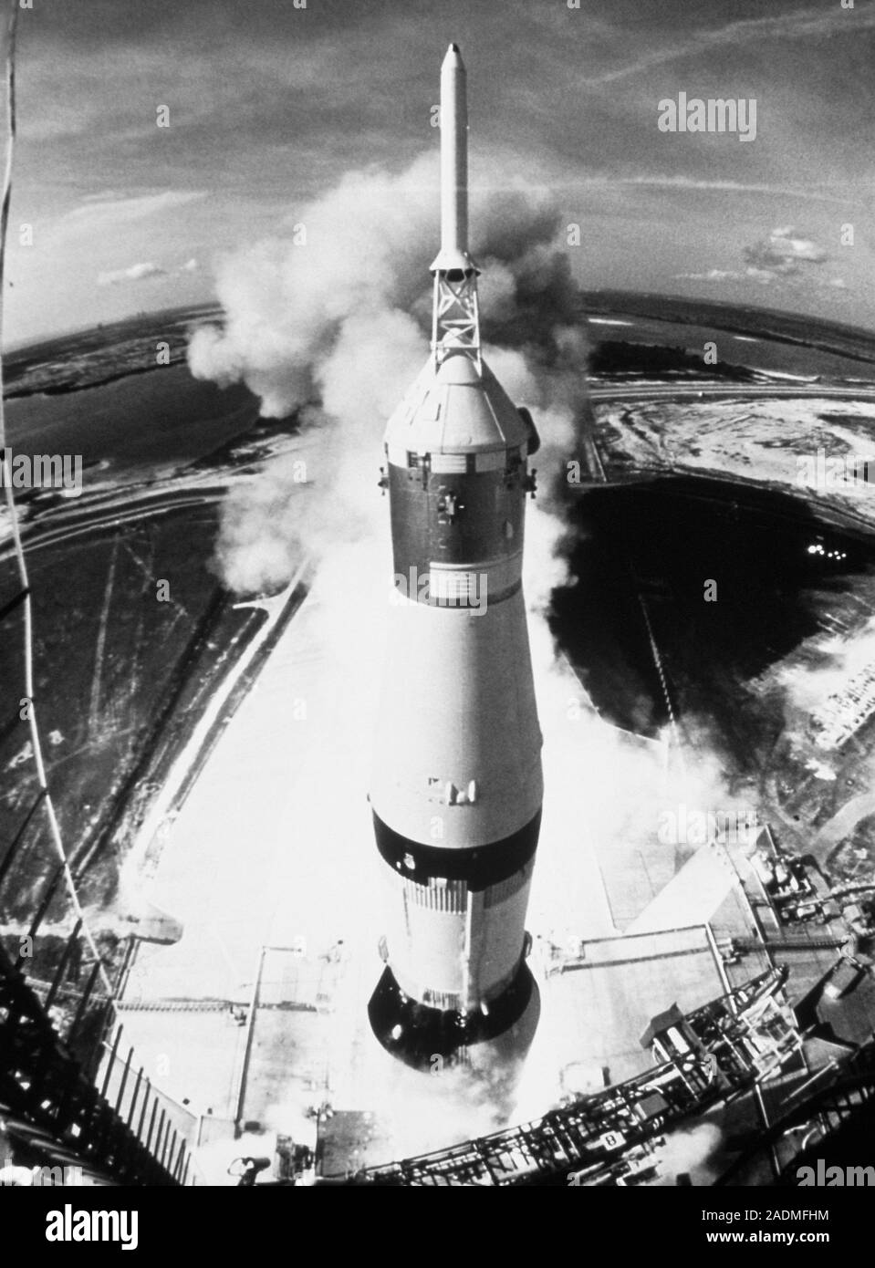 Apollo 11 starten. Start der Apollo 11 Raum - mit einer Saturn V Rakete ...