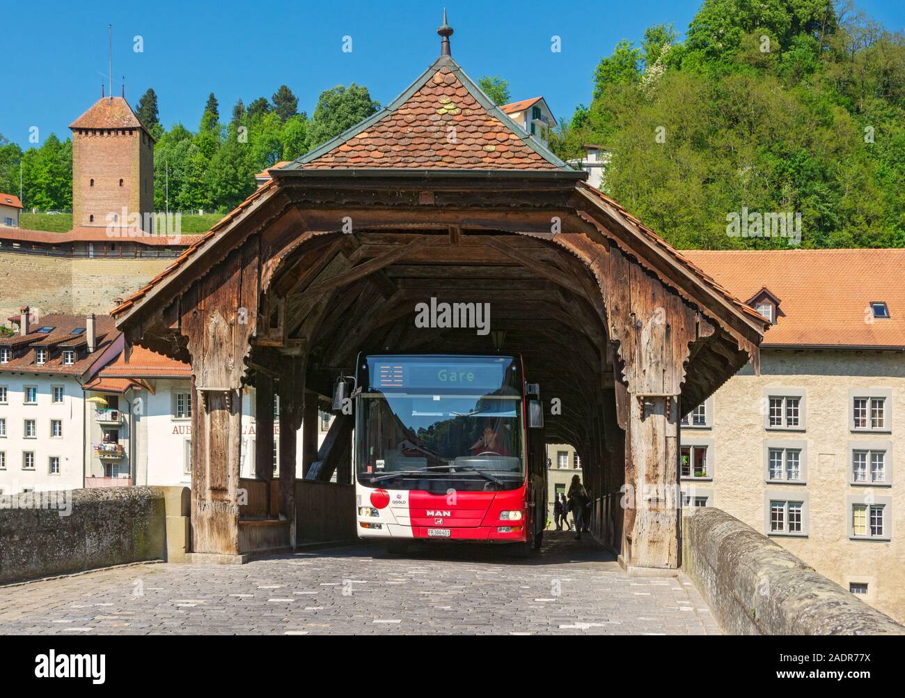 Schweizer busbahnhof -Fotos und -Bildmaterial in hoher Auflösung – Alamy