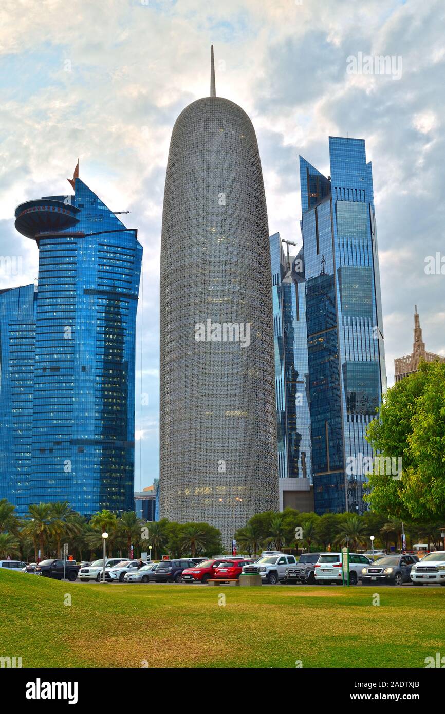 Burj qatar doha tower doha -Fotos und -Bildmaterial in hoher Auflösung ...