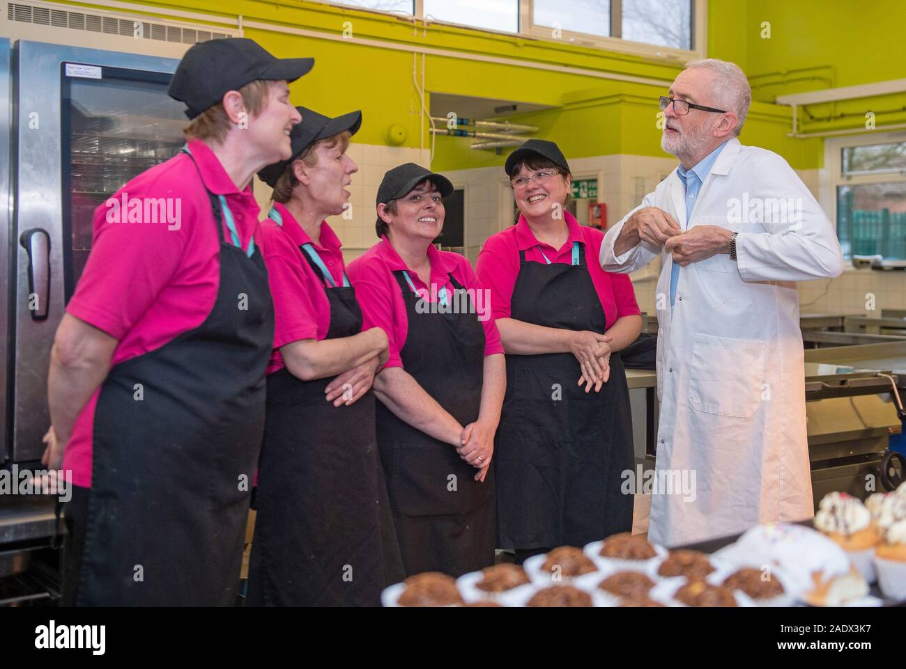 Canteen staff -Fotos und -Bildmaterial in hoher Auflösung – Alamy