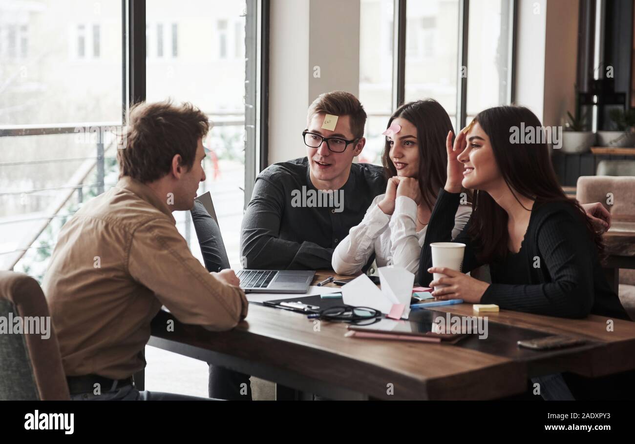 Jungs, die spaß haben -Fotos und -Bildmaterial in hoher Auflösung – Alamy