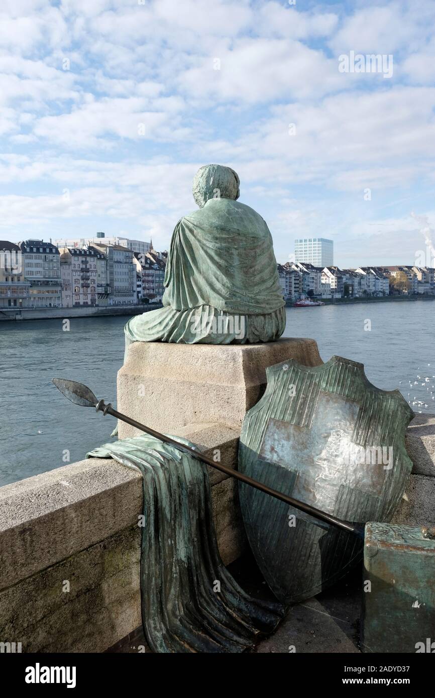 Ein Blick auf die Helvetia Statue in Basel, Schweiz Stockfotografie - Alamy