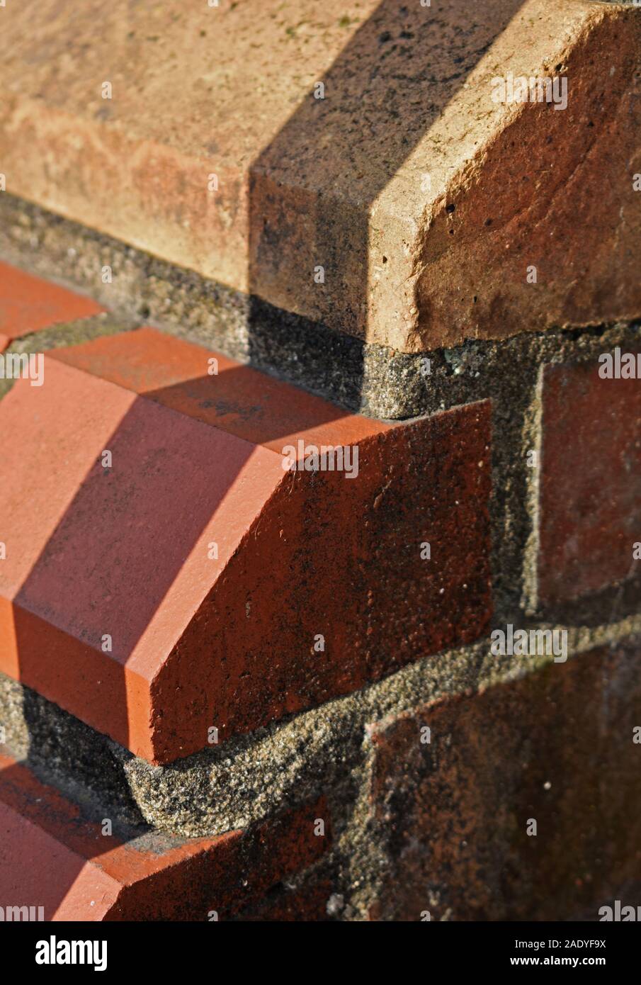 Baue einen ziegelzaun -Fotos und -Bildmaterial in hoher Auflösung – Alamy