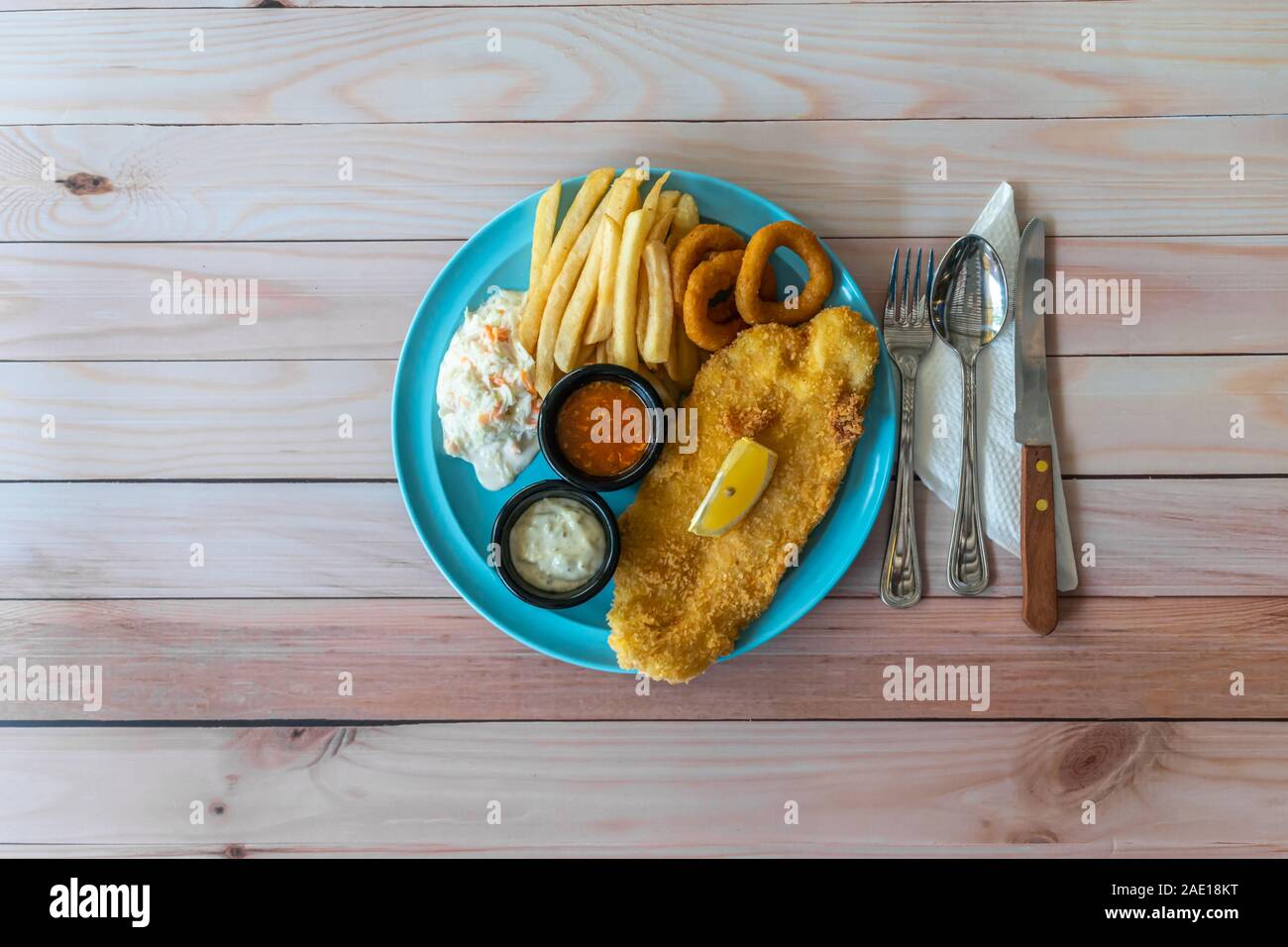 Gekochter Fisch und Pommes Stockfotos und -bilder Kaufen - Alamy