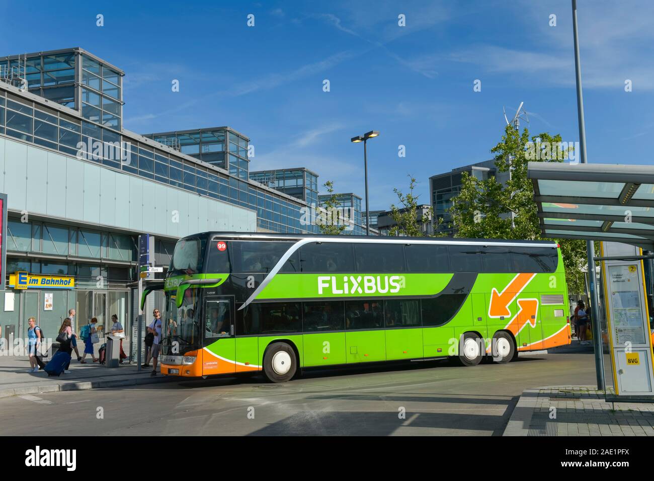 Flixbus, Bahnhof Südkreuz Schöneberg Berlin Deutschland Stockfotografie ...